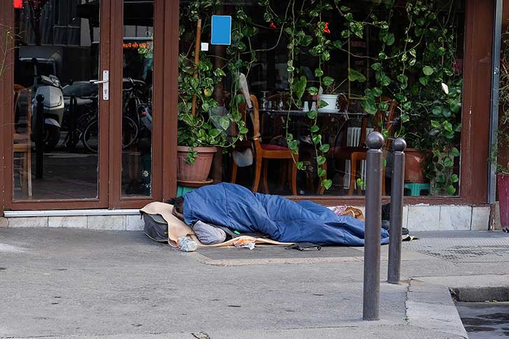 Une etude du 115 devoile le profil actuel des SDF en France (par ...